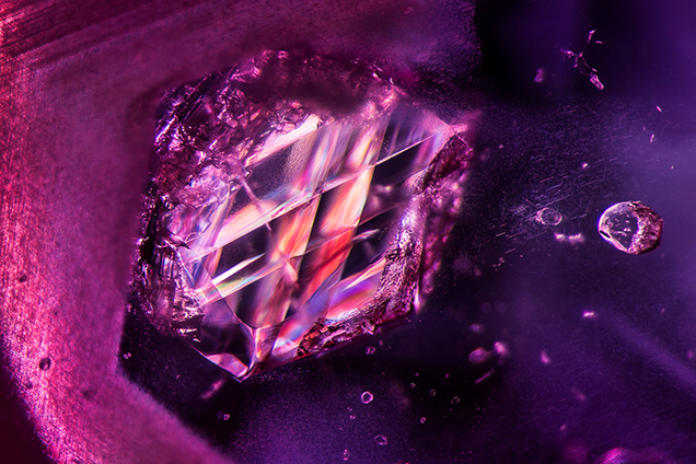 Remarkable Twinned Calcite Inclusion in Mogok Ruby | Gems & Gemology